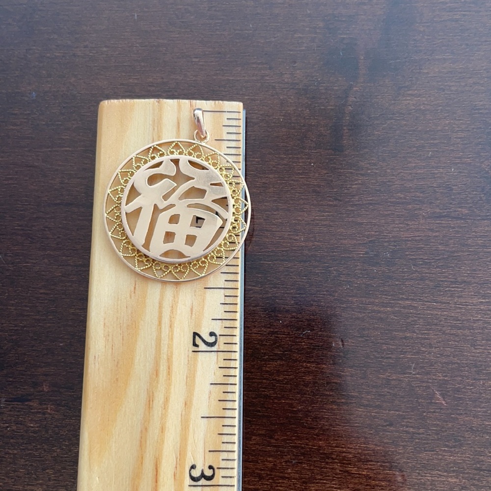 10k Yellow Gold Good Luck Round Pendant - Gem